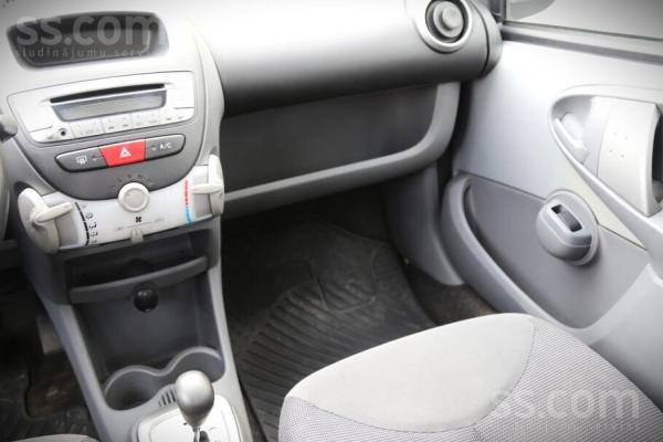 Pelēks Peugeot 107 2006 Rīga, ar dzinēja tilpumu 1.00 L un nobraukumu 259 tūkst. km par 1095 €, foto 8 vietnē AUTOMOTO.COM.LV