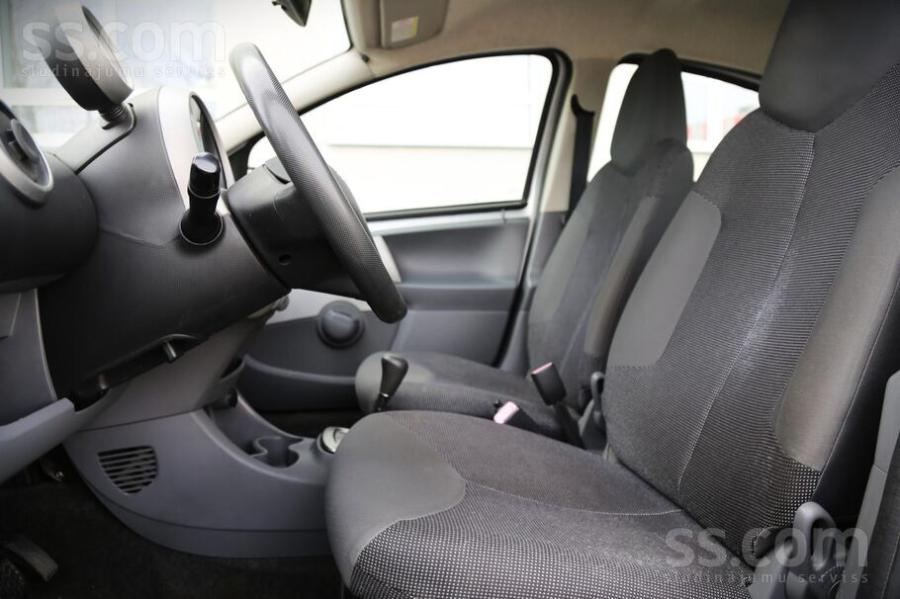 Pelēks Peugeot 107 2006 Rīga, ar dzinēja tilpumu 1.00 L un nobraukumu 259 tūkst. km par 1095 €, foto 12 vietnē AUTOMOTO.COM.LV