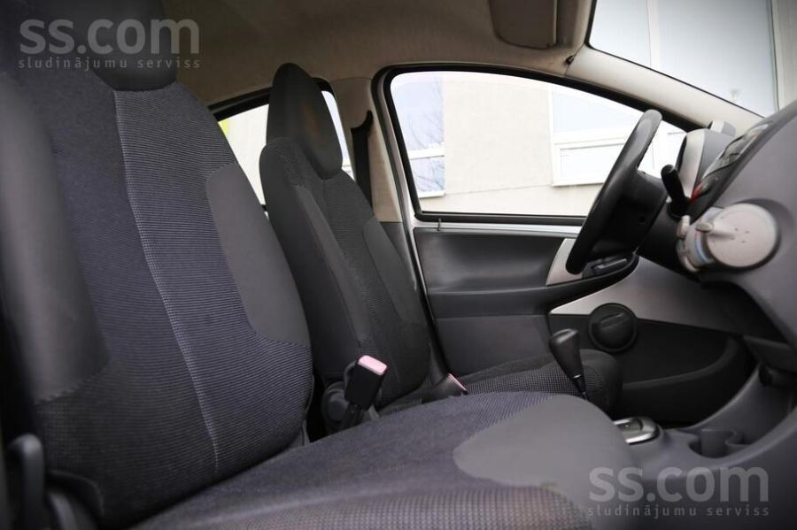 Pelēks Peugeot 107 2006 Rīga, ar dzinēja tilpumu 1.00 L un nobraukumu 259 tūkst. km par 1095 €, foto 13 vietnē AUTOMOTO.COM.LV