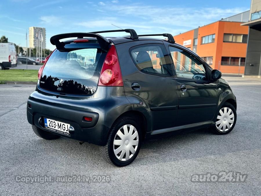Pelēks Peugeot 107 2006 Tallina, ar dzinēja tilpumu 1.00 L un nobraukumu 168 tūkst. km par 990 €, foto 5 vietnē AUTOMOTO.COM.LV