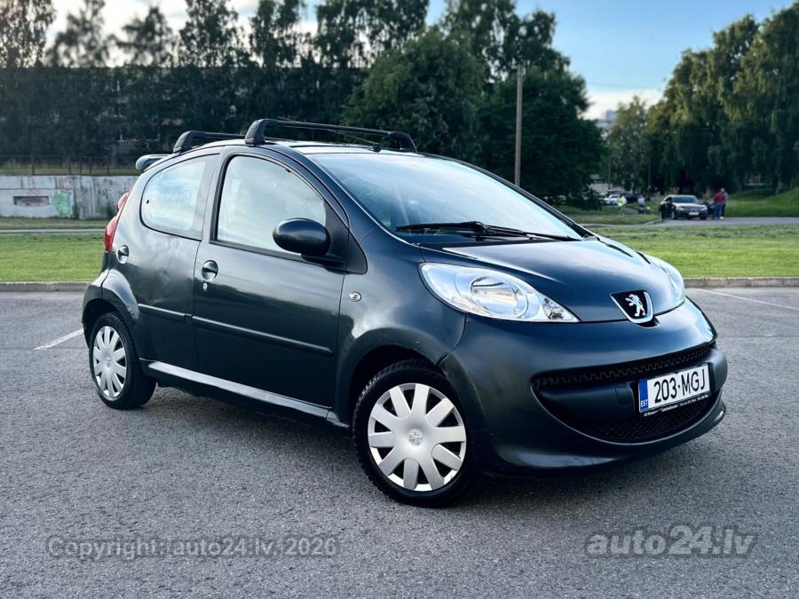 Pelēks Peugeot 107 2006 Tallina, ar dzinēja tilpumu 1.00 L un nobraukumu 168 tūkst. km par 990 €, foto 6 vietnē AUTOMOTO.COM.LV