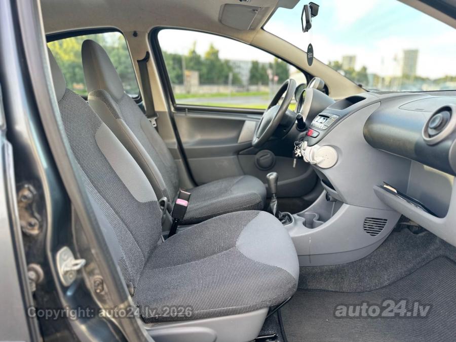 Pelēks Peugeot 107 2006 Tallina, ar dzinēja tilpumu 1.00 L un nobraukumu 168 tūkst. km par 990 €, foto 9 vietnē AUTOMOTO.COM.LV