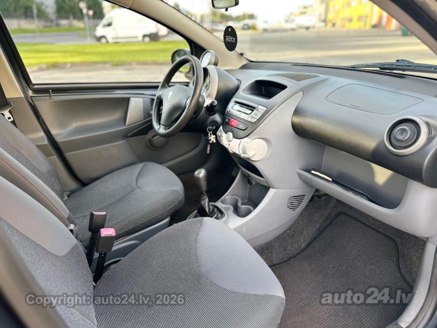 Pelēks Peugeot 107 2006 Tallina, ar dzinēja tilpumu 1.00 L un nobraukumu 168 tūkst. km par 990 €, foto 11 vietnē AUTOMOTO.COM.LV