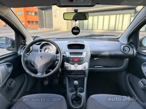 Pelēks Peugeot 107 2006 Tallina, ar dzinēja tilpumu 1.00 L un nobraukumu 168 tūkst. km par 990 €, foto 12 vietnē AUTOMOTO.COM.LV