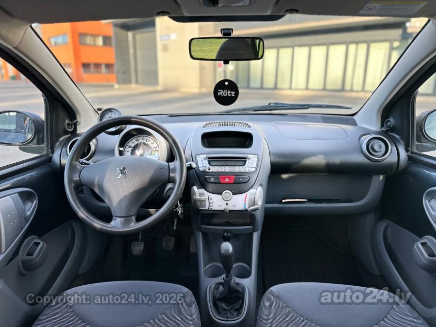 Pelēks Peugeot 107 2006 Tallina, ar dzinēja tilpumu 1.00 L un nobraukumu 168 tūkst. km par 990 €, foto 12 vietnē AUTOMOTO.COM.LV