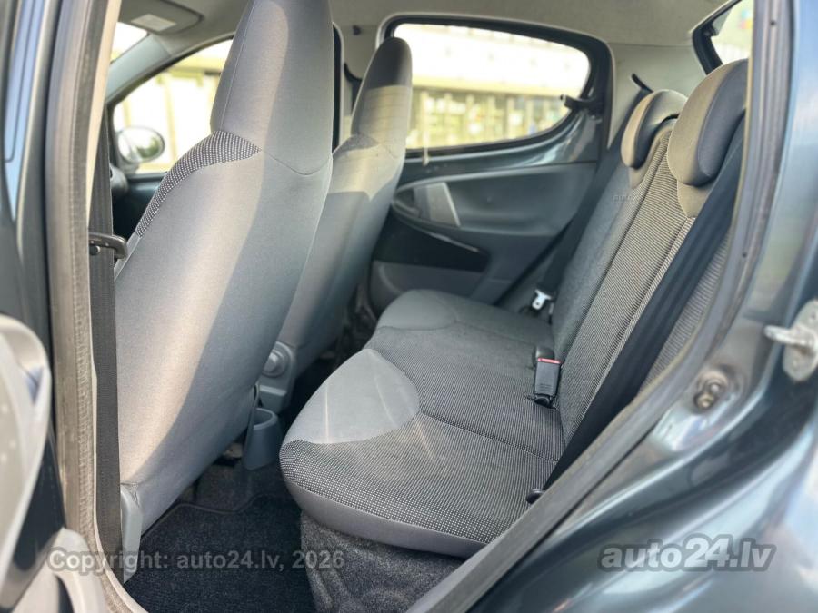 Pelēks Peugeot 107 2006 Tallina, ar dzinēja tilpumu 1.00 L un nobraukumu 168 tūkst. km par 990 €, foto 14 vietnē AUTOMOTO.COM.LV