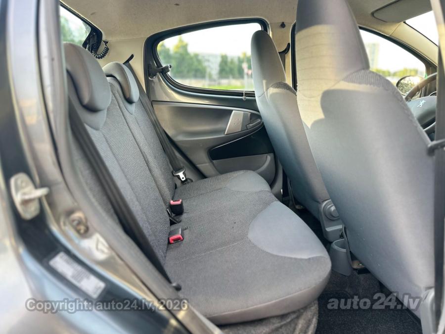 Pelēks Peugeot 107 2006 Tallina, ar dzinēja tilpumu 1.00 L un nobraukumu 168 tūkst. km par 990 €, foto 15 vietnē AUTOMOTO.COM.LV