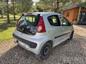 Grey Peugeot 107 2006 in Riga, with an engine capacity of 1.00 L and mileage of 259 thousand km for 650 €, photo 3 on AUTOMOTO.COM.LV