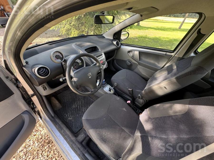 Grey Peugeot 107 2006 in Riga, with an engine capacity of 1.00 L and mileage of 259 thousand km for 650 €, photo 5 on AUTOMOTO.COM.LV