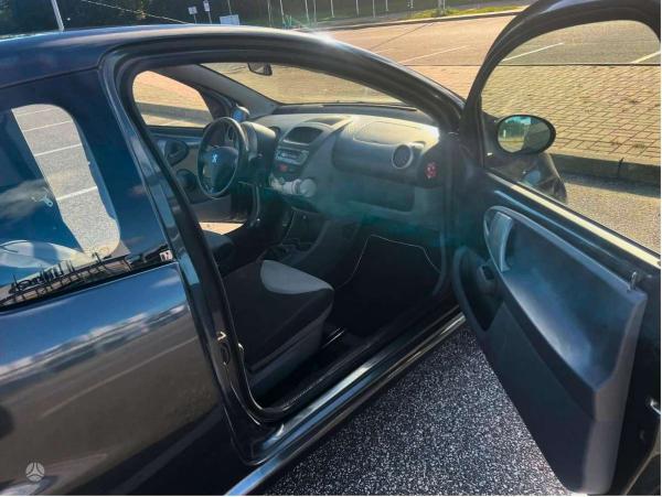 Pelēks Peugeot 107 2006 Viļņa, ar dzinēja tilpumu 1.00 L un nobraukumu 219 tūkst. km par 1250 €, foto 7 vietnē AUTOMOTO.COM.LV