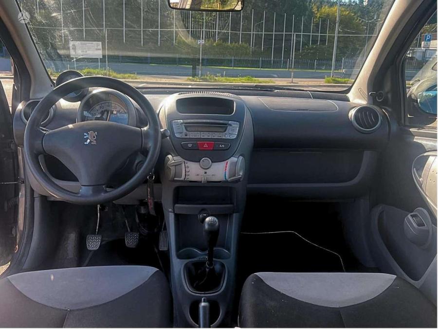 Pelēks Peugeot 107 2006 Viļņa, ar dzinēja tilpumu 1.00 L un nobraukumu 219 tūkst. km par 1250 €, foto 8 vietnē AUTOMOTO.COM.LV
