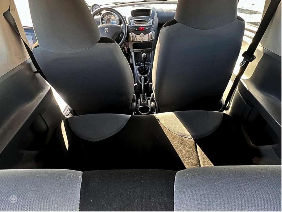 Pelēks Peugeot 107 2006 Viļņa, ar dzinēja tilpumu 1.00 L un nobraukumu 219 tūkst. km par 1250 €, foto 9 vietnē AUTOMOTO.COM.LV