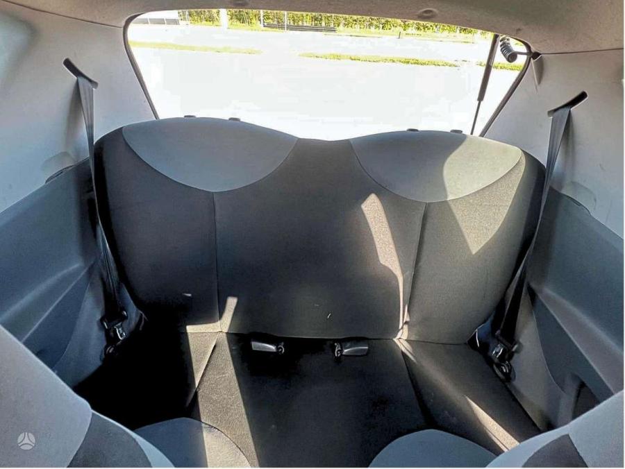 Pelēks Peugeot 107 2006 Viļņa, ar dzinēja tilpumu 1.00 L un nobraukumu 219 tūkst. km par 1250 €, foto 10 vietnē AUTOMOTO.COM.LV