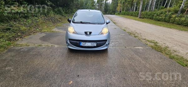 Grey Peugeot 107 2006 in Ogre, with an engine capacity of 1.00 L and mileage of 267 thousand km for 550 €, photo 3 on AUTOMOTO.COM.LV