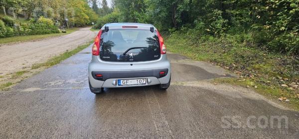 Grey Peugeot 107 2006 in Ogre, with an engine capacity of 1.00 L and mileage of 267 thousand km for 550 €, photo 6 on AUTOMOTO.COM.LV