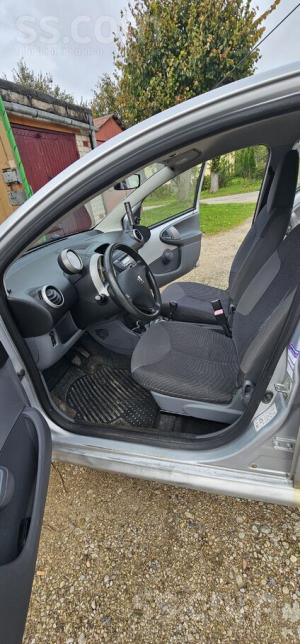 Grey Peugeot 107 2006 in Ogre, with an engine capacity of 1.00 L and mileage of 267 thousand km for 550 €, photo 10 on AUTOMOTO.COM.LV