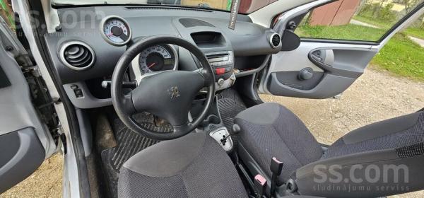 Grey Peugeot 107 2006 in Ogre, with an engine capacity of 1.00 L and mileage of 267 thousand km for 550 €, photo 11 on AUTOMOTO.COM.LV