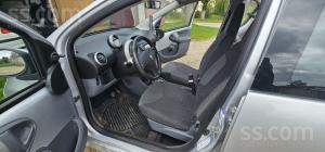 Grey Peugeot 107 2006 in Ogre, with an engine capacity of 1.00 L and mileage of 267 thousand km for 550 €, photo 12 on AUTOMOTO.COM.LV