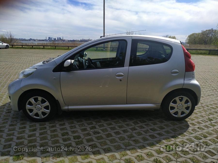 Grey Peugeot 107 2011 in Tallinn, with an engine capacity of 1.00 L and mileage of 161 thousand km for 2000 €, photo 4 on AUTOMOTO.COM.LV