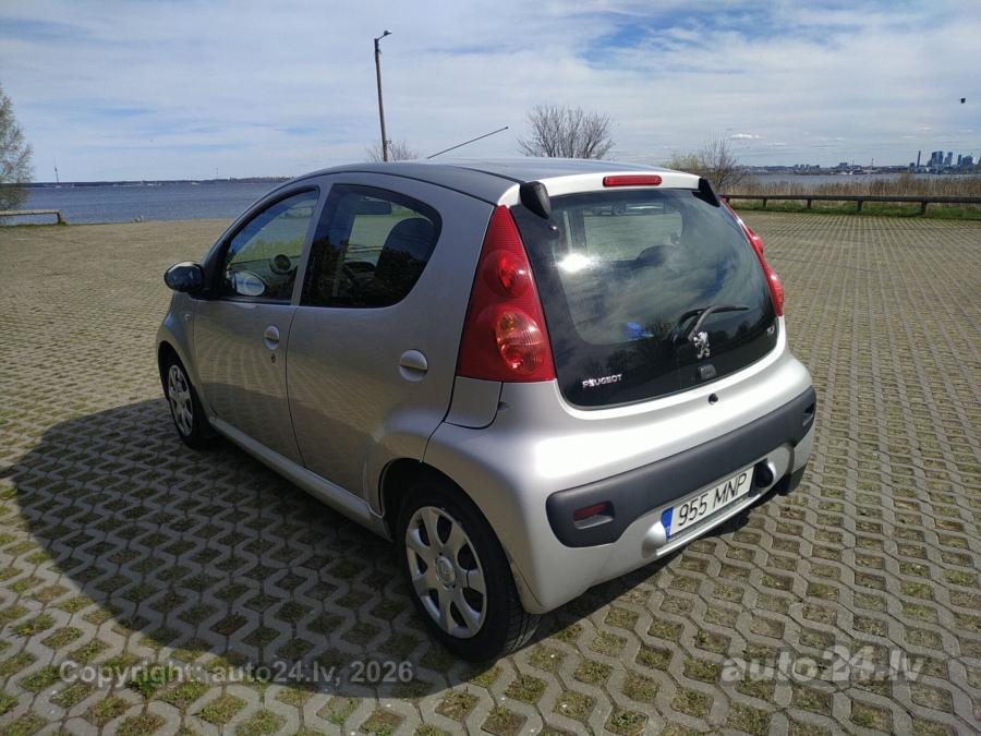 Grey Peugeot 107 2011 in Tallinn, with an engine capacity of 1.00 L and mileage of 161 thousand km for 2000 €, photo 5 on AUTOMOTO.COM.LV