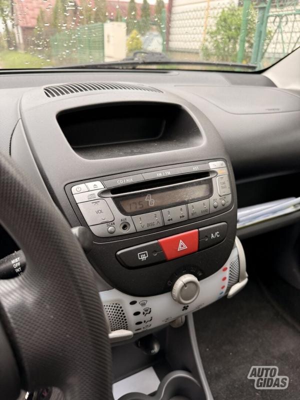 Pelēks Peugeot 107 2011 Šauļi, ar dzinēja tilpumu 1.00 L un nobraukumu 146 tūkst. km par 1410 €, foto 6 vietnē AUTOMOTO.COM.LV