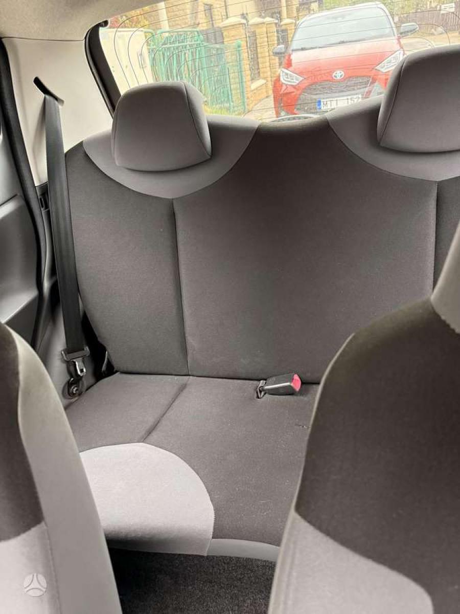 Pelēks Peugeot 107 2011 Šauļi, ar dzinēja tilpumu 1.00 L un nobraukumu 146 tūkst. km par 1495 €, foto 3 vietnē AUTOMOTO.COM.LV