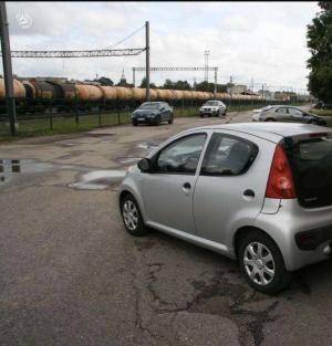 Pelēks Peugeot 107 2011 Šauļi, ar dzinēja tilpumu 1.00 L un nobraukumu 146 tūkst. km par 1495 €, foto 9 vietnē AUTOMOTO.COM.LV