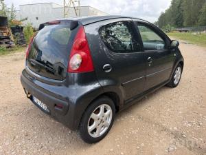 Pelēks Peugeot 107 2008 Rīga, ar dzinēja tilpumu 1.00 L un nobraukumu 150 tūkst. km par 950 €, foto 5 vietnē AUTOMOTO.COM.LV
