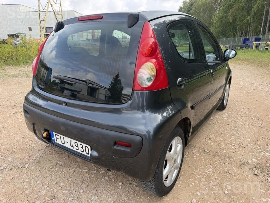 Pelēks Peugeot 107 2008 Rīga, ar dzinēja tilpumu 1.00 L un nobraukumu 150 tūkst. km par 950 €, foto 6 vietnē AUTOMOTO.COM.LV