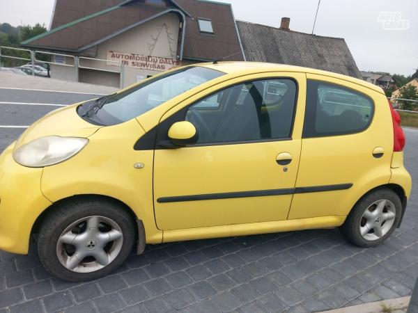 Peugeot 107 2005 in Ukmerge, with an engine capacity of 1.00 L and mileage of 240 thousand km for 999 €, photo 3 on AUTOMOTO.COM.LV