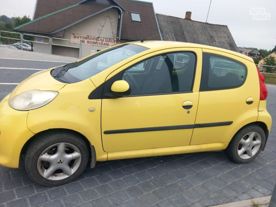 Peugeot 107 2005 in Ukmerge, with an engine capacity of 1.00 L and mileage of 240 thousand km for 999 €, photo 4 on AUTOMOTO.COM.LV