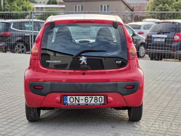 Peugeot 107 2010 Liepāja vietnē Sarkans Peugeot 107 2010 Liepāja, ar dzinēja tilpumu 1.00 L un nobraukumu 68 tūkst. km par 2990 €, foto 8 vietnē AUTOMOTO.COM.LV