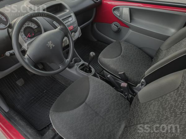Peugeot 107 2010 Liepāja vietnē Sarkans Peugeot 107 2010 Liepāja, ar dzinēja tilpumu 1.00 L un nobraukumu 68 tūkst. km par 2990 €, foto 11 vietnē AUTOMOTO.COM.LV