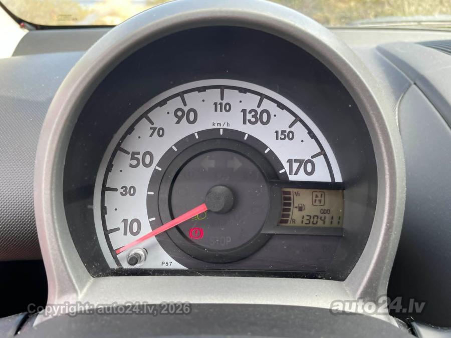 Sarkans Peugeot 107 2006 Tallina, ar dzinēja tilpumu 1.00 L un nobraukumu 131 tūkst. km par 1860 €, foto 7 vietnē AUTOMOTO.COM.LV