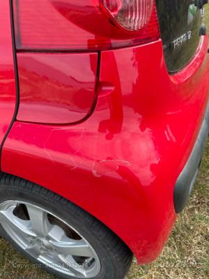 Sarkans Peugeot 107 2006 Tallina, ar dzinēja tilpumu 1.00 L un nobraukumu 131 tūkst. km par 1860 €, foto 10 vietnē AUTOMOTO.COM.LV