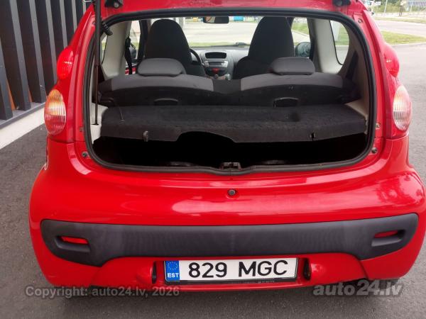 Sarkans Peugeot 107 2006 Tartu, ar dzinēja tilpumu 1.00 L un nobraukumu 210 tūkst. km par 950 €, foto 7 vietnē AUTOMOTO.COM.LV