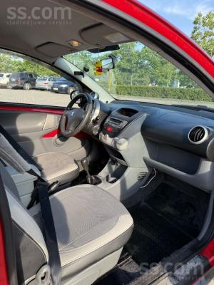 Sarkans Peugeot 107 2006 Jelgava, ar dzinēja tilpumu 1.00 L un nobraukumu 340 tūkst. km par 925 €, foto 9 vietnē AUTOMOTO.COM.LV