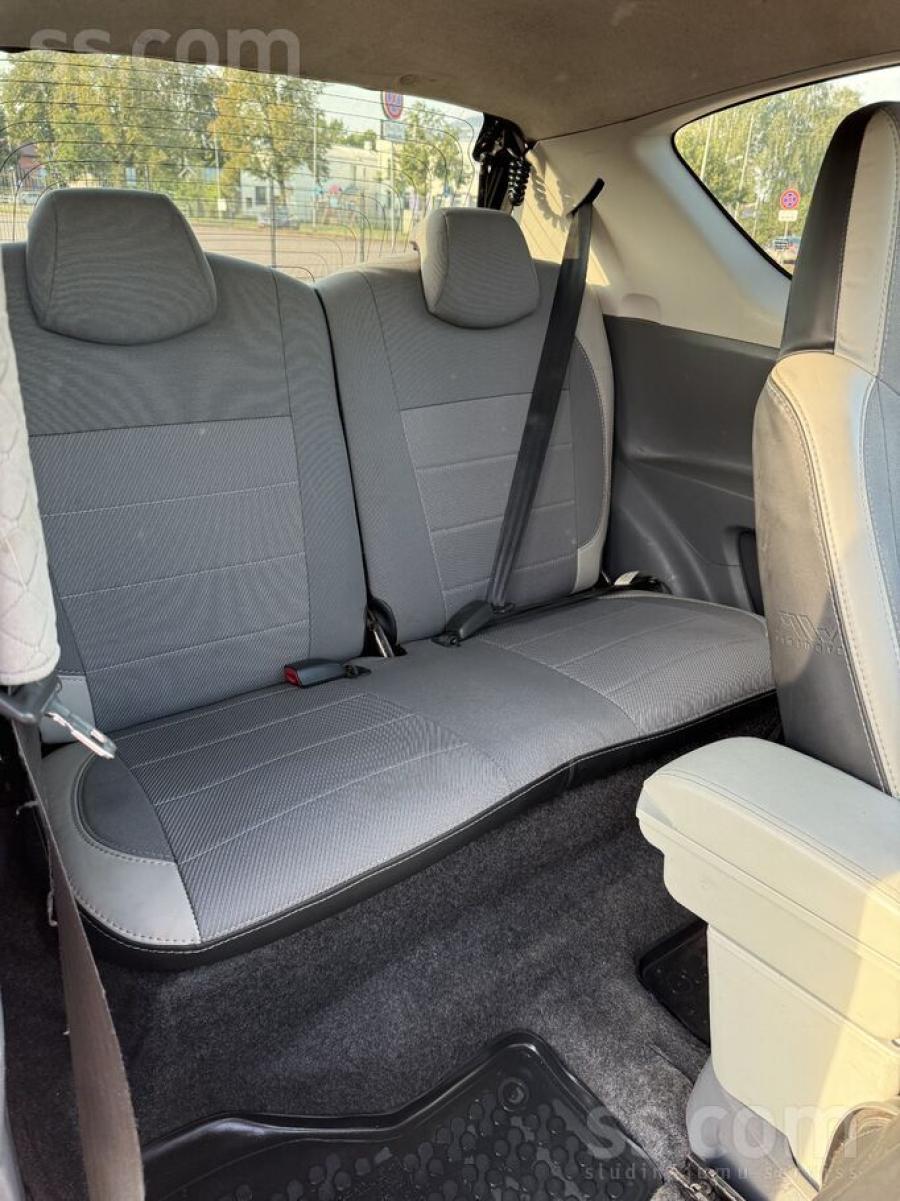 Sarkans Peugeot 107 2006 Jelgava, ar dzinēja tilpumu 1.00 L un nobraukumu 340 tūkst. km par 925 €, foto 10 vietnē AUTOMOTO.COM.LV
