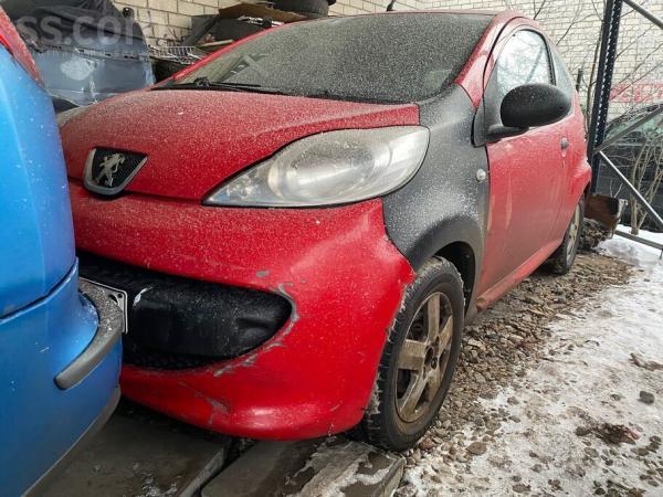 Red Peugeot 107 2007 in Riga, with an engine capacity of 1.00 L and mileage of 212 thousand km for 590 €, photo 1 on AUTOMOTO.COM.LV