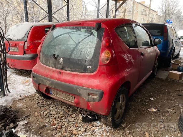 Red Peugeot 107 2007 in Riga, with an engine capacity of 1.00 L and mileage of 212 thousand km for 590 €, photo 4 on AUTOMOTO.COM.LV