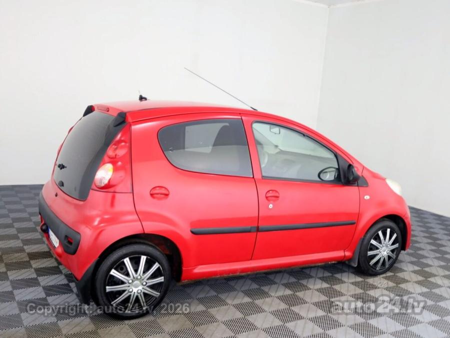 Red Peugeot 107 2007 in Tallinn, with an engine capacity of 1.00 L and mileage of 199 thousand km for 1299 €, photo 3 on AUTOMOTO.COM.LV