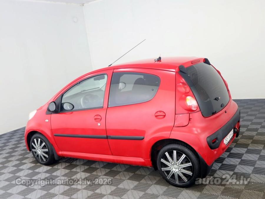 Red Peugeot 107 2007 in Tallinn, with an engine capacity of 1.00 L and mileage of 199 thousand km for 1299 €, photo 4 on AUTOMOTO.COM.LV