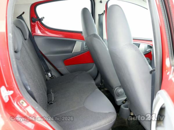 Sarkans Peugeot 107 2007 Tallina, ar dzinēja tilpumu 1.00 L un nobraukumu 199 tūkst. km par 1299 €, foto 7 vietnē AUTOMOTO.COM.LV