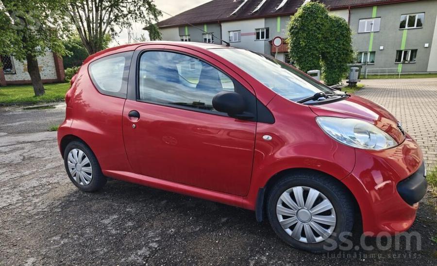 Sarkans Peugeot 107 2007 Jelgava, ar dzinēja tilpumu 1.00 L un nobraukumu 119 tūkst. km par 1100 €, foto 3 vietnē AUTOMOTO.COM.LV