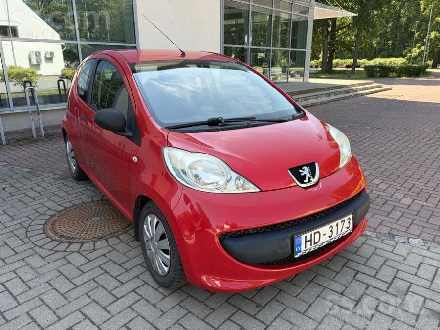 Красный Пежо 107 2007 в Елгава, объемом двигателя 1.00 л и пробегом 119 тыс. км за 1250 €, фото 1 на AUTOMOTO.COM.LV