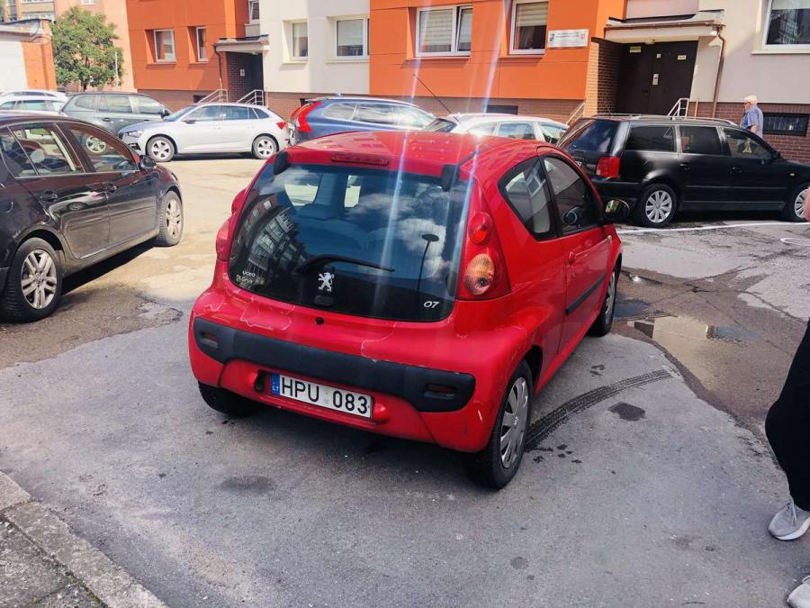 Red Peugeot 107 2008 in Klaipeda, with an engine capacity of 1.40 L and mileage of 81 thousand km for 1100 €, photo 7 on AUTOMOTO.COM.LV