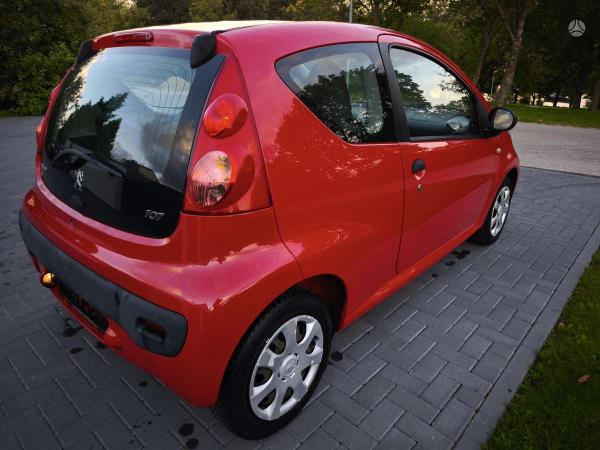 Red Peugeot 107 2009 in Marijampole, with an engine capacity of 1.00 L and mileage of 144 thousand km for 1590 €, photo 5 on AUTOMOTO.COM.LV