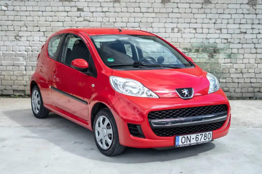 Sarkans Peugeot 107 2010 Liepāja, ar dzinēja tilpumu 1.00 L un nobraukumu 68 tūkst. km par 2700 €, foto 6 vietnē AUTOMOTO.COM.LV