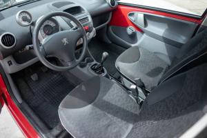 Sarkans Peugeot 107 2010 Liepāja, ar dzinēja tilpumu 1.00 L un nobraukumu 68 tūkst. km par 2700 €, foto 8 vietnē AUTOMOTO.COM.LV