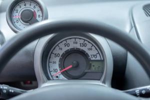 Sarkans Peugeot 107 2010 Liepāja, ar dzinēja tilpumu 1.00 L un nobraukumu 68 tūkst. km par 2700 €, foto 13 vietnē AUTOMOTO.COM.LV